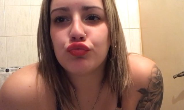 Whats The Name Of This Short Hair Blonde Big Tits Camgirl 1373669